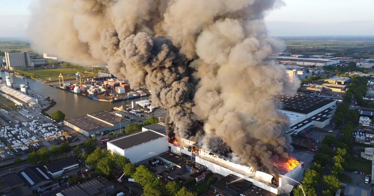 De niet te stoppen brand in Oss van uur tot uur en van dag tot dag ...