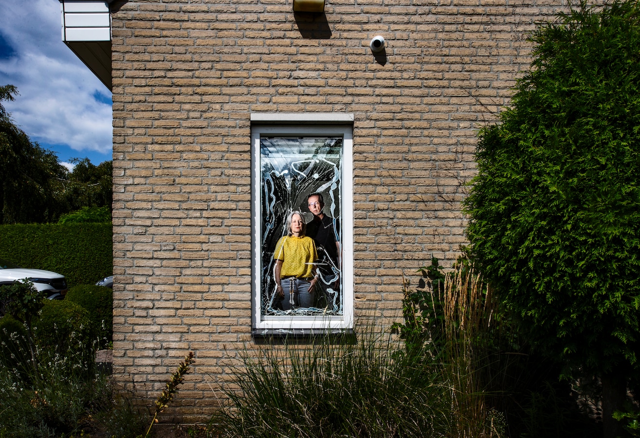 Stenen van acht kilo door de ruiten; familie uit Nuenen voelt zich ...