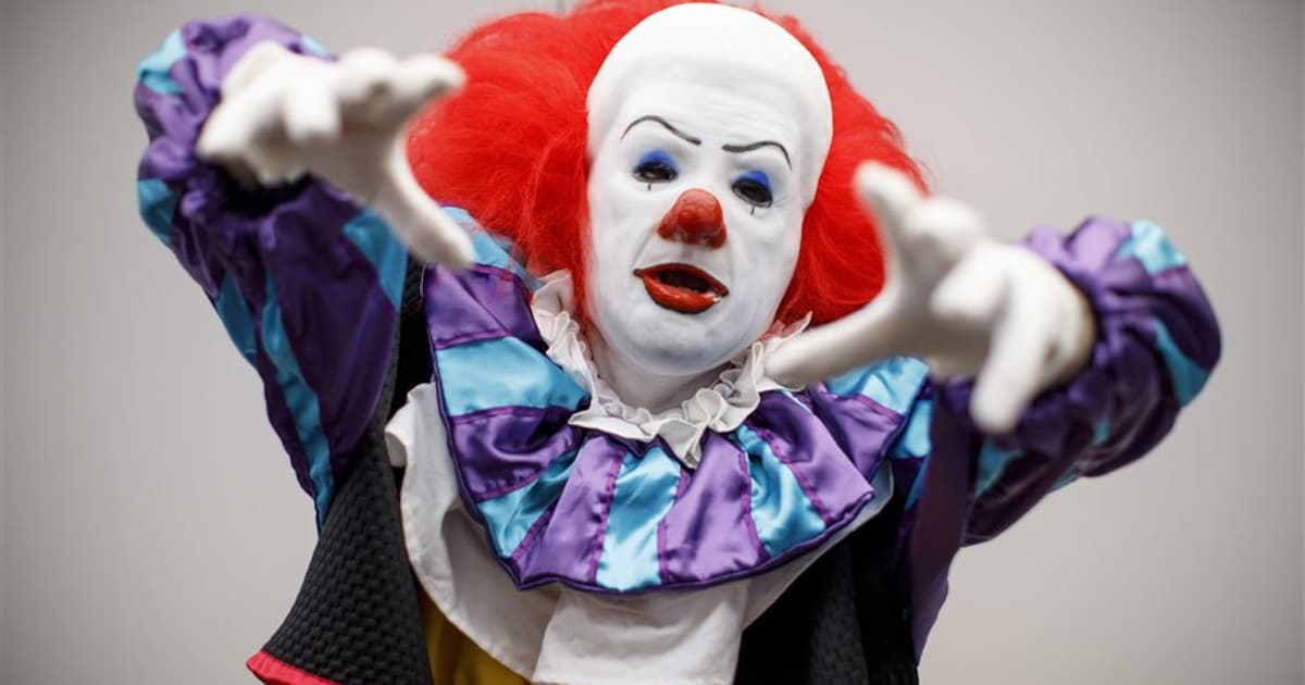 ‘Enge’ clown die mensen laat schrikken gaat viral op Tiktok, politie ...