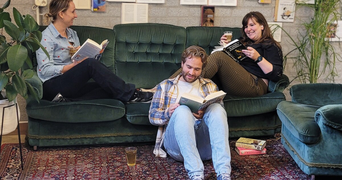Lekker stil lezen bij nieuwe boekenclub, zonder mobieltje en storende ...