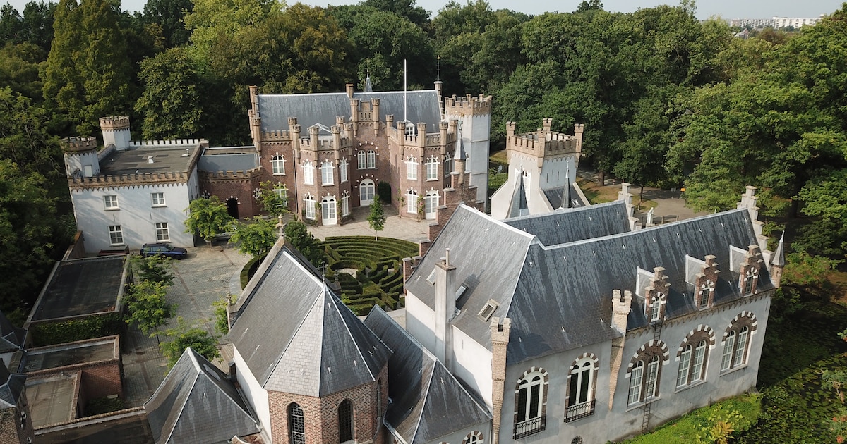 Alles wat we nog niet wisten van kasteel Stapelen gevangen in één boek ...