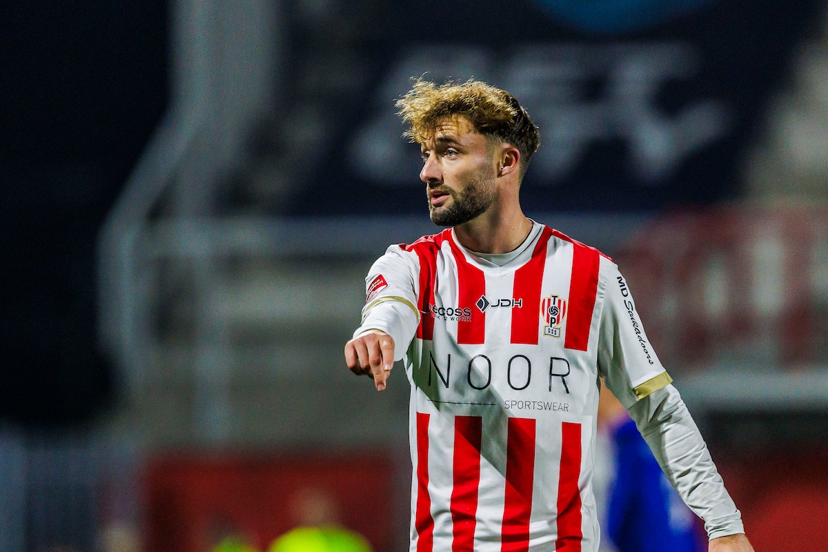 TOP Oss kan wervelstorm voor rust niet te boven komen en verliest ruim van titelkandidaat De ...