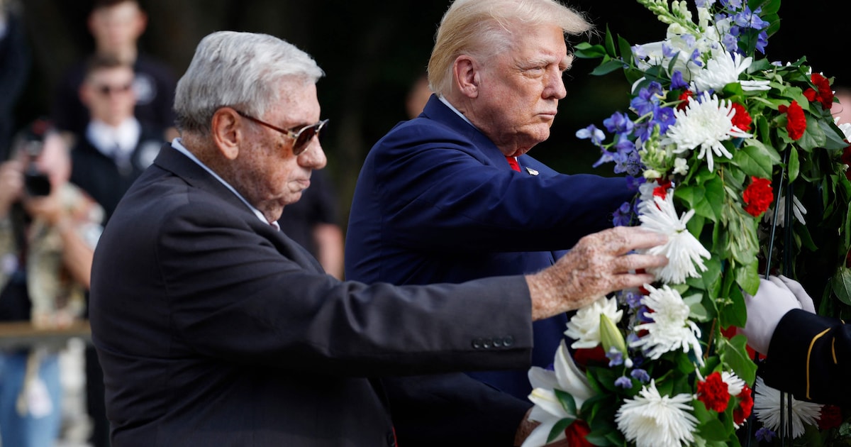 Veteranen woest op Donald Trump na opgestoken duim bij militair graf ...