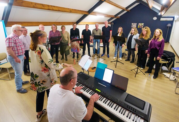 Gelegenheidskoor Puur Zang weer op de planken: ‘We zingen over de smart ...