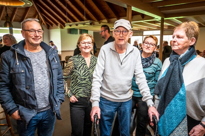 Eerbetoon voor ernstig zieke supervrijwilliger Jan bij voetbalclub ...