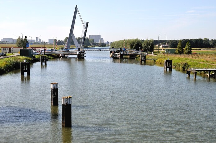Macharense brug was vier dagen gestremd | Oss | bd.nl