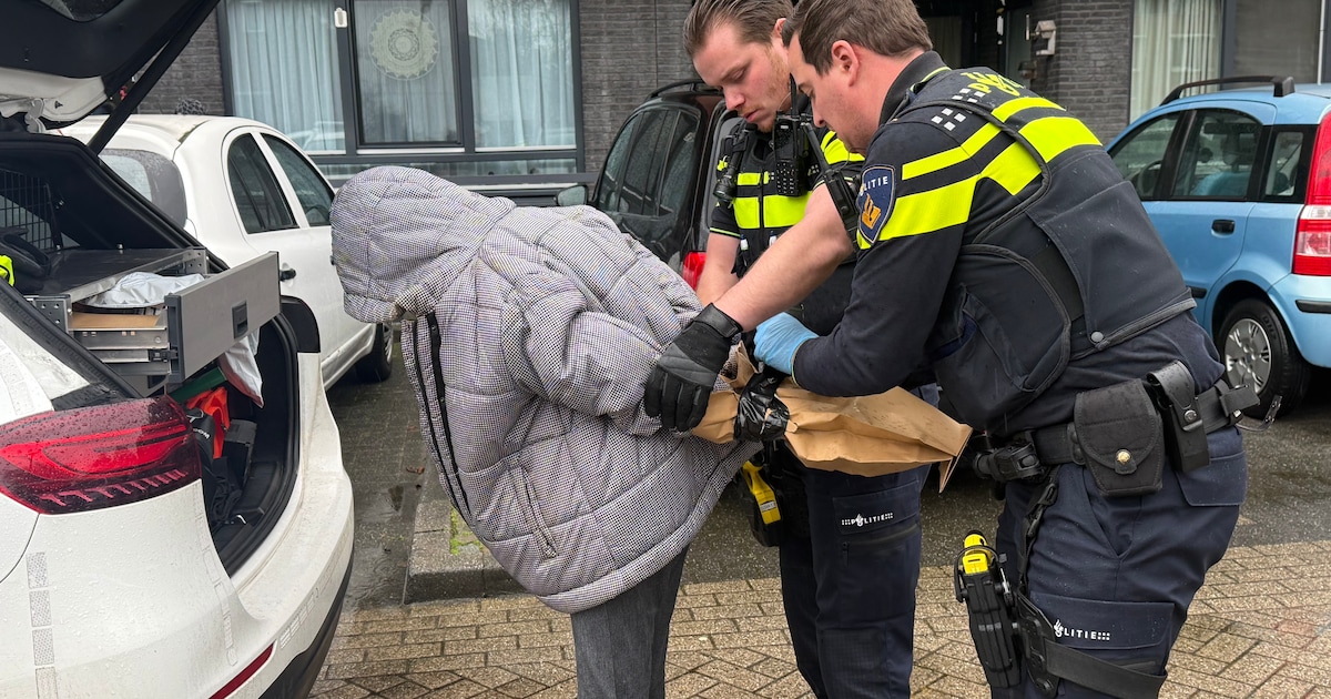 Vrouw (62) steekt uit het niets 5 keer in op buurvrouw: deurbelcamera ...