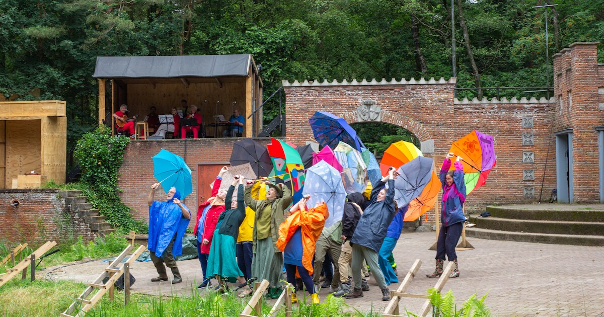 Theatergroep de Kersouwe komt met muzikaal spektakel: ‘Code Rood’ zet aan tot denken | Brabant ...