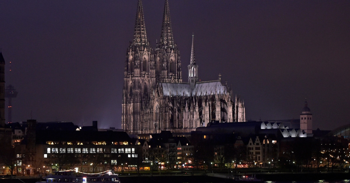 Zes mensen opgepakt die van plan waren Dom van Keulen te beklimmen ...