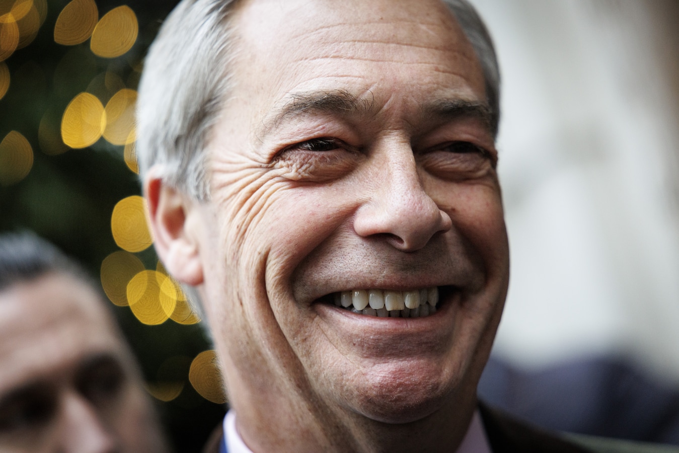 Steenrijke Elon Musk helpt na Donald Trump nu ook Britse rechts-populistische Nigel Farage ...