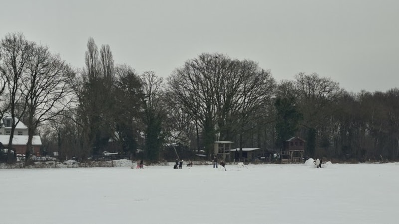 TERUGLEZEN: Vanavond verraderlijk glad door regen, KLM schrapt vrijdag ...