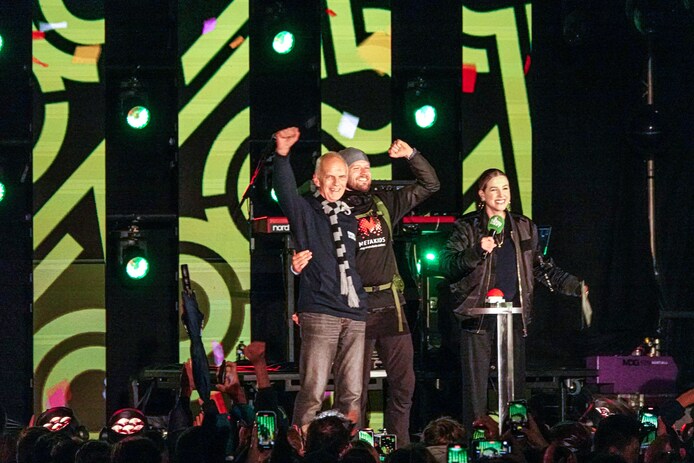 Leon (30) loopt 2500 kilometer naar het Glazen Huis en krijgt dan een ...