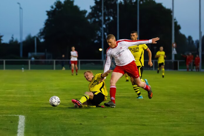 André Segeren belangrijk met hattrick voor Dussense Boys ...