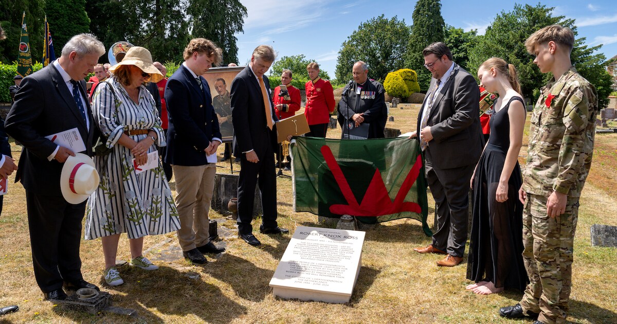 Diep respect en blijvend eerbetoon bij onthulling herdenkingsplaquette ...