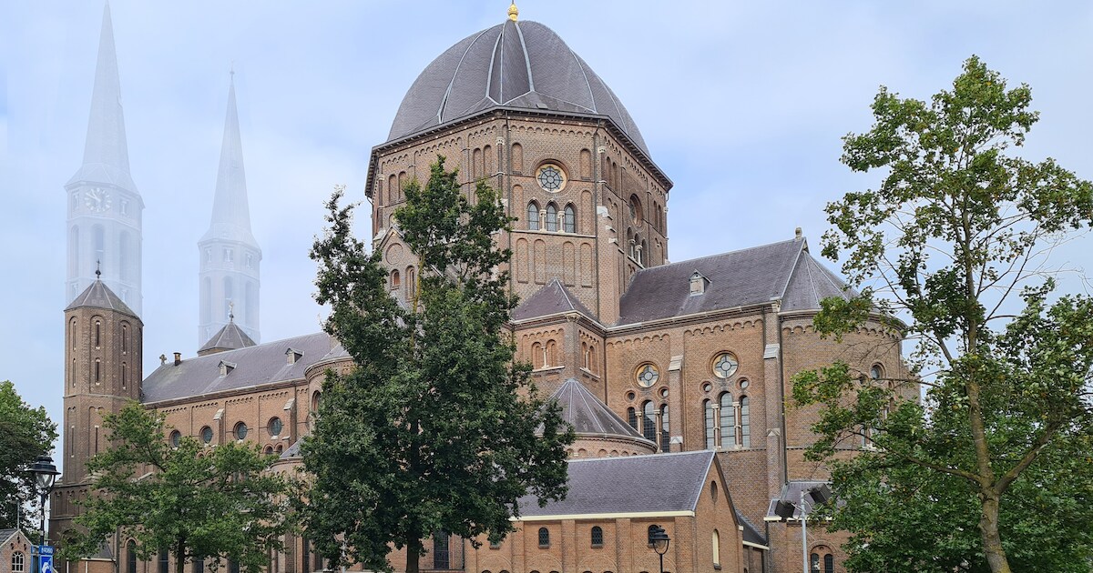 Bijna was de Petruskerk in Uden zijn torens kwijt geraakt: inkorten was ...