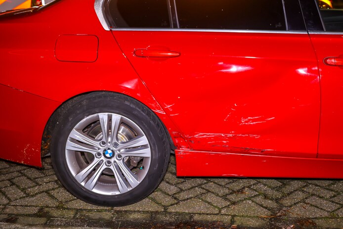 Twee voertuigen flink beschadigd bij aanrijding op kruispunt in Oss | 112 nieuws Oss | bd.nl