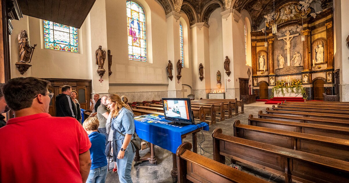 Luciakerk Ravenstein zet de deur even op een kier tijdens de Open ...