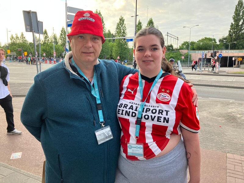 Bomvolle binnenstad, uitzinnige spelers en nare incidenten: dit was het ...