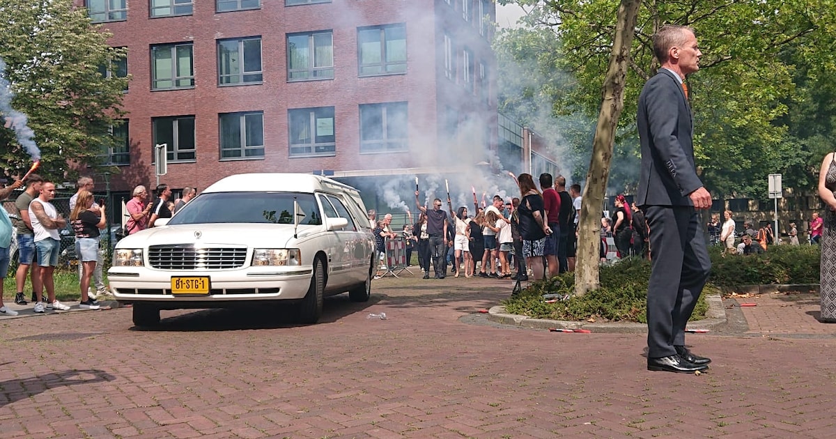 Oss neemt op indrukwekkende wijze afscheid van Arie den Dekker | Oss e ...