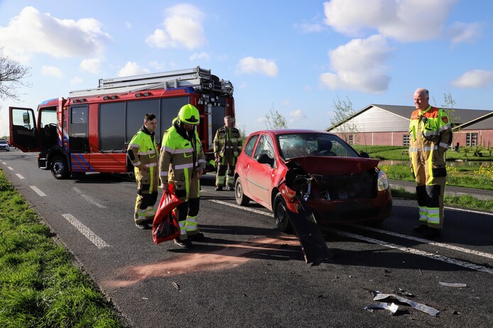Twee personen gewond na kop-staartbotsing in Buurmalsen | West Betuwe ...