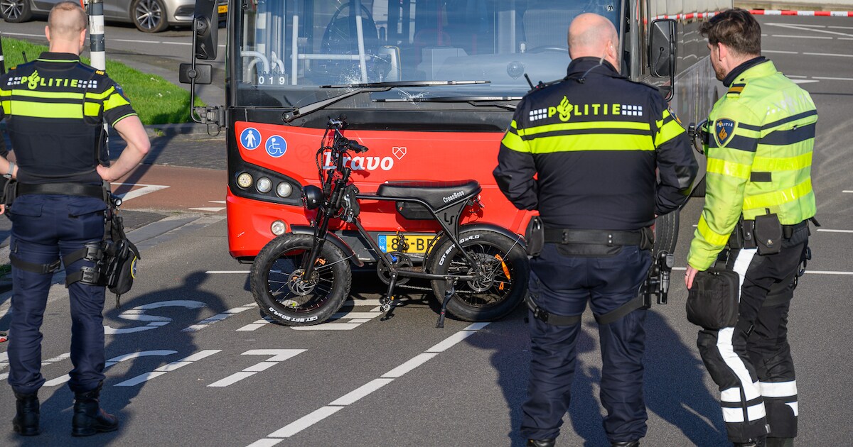 Twee jongens op fatbike aangereden door lijnbus bij station Breda, bestuurder (15) zwaargewond ...