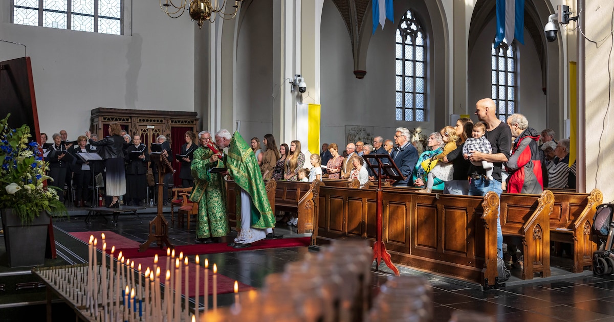 Oksana dankbaar voor Oekraïens-orthodoxe mis in Elshout: ‘Het voelde ...