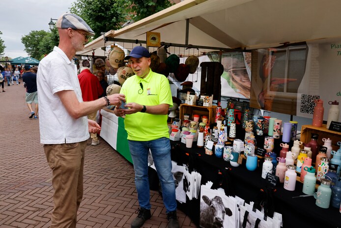 Patrick maakt met petten, planten en poppentheater de Batenburgse Dag ...