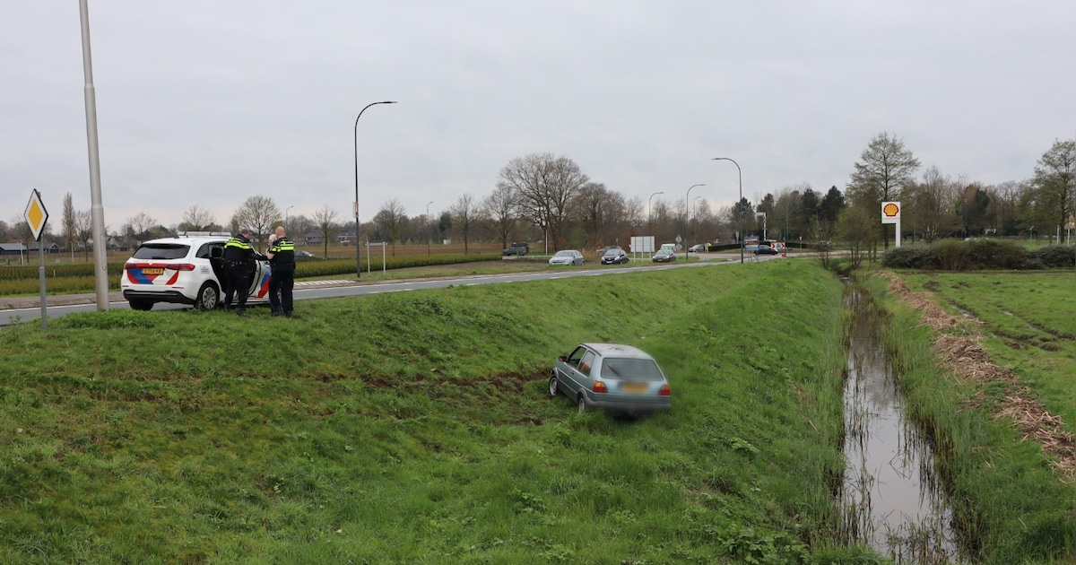 Rotterdammer (84) onder invloed rijdt van de weg af in Sprang-Capelle ...