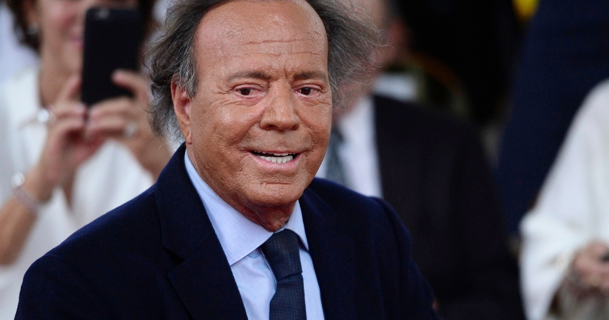 Julio Iglesias (82) reageert op beschuldigingen seksueel misbruik ...