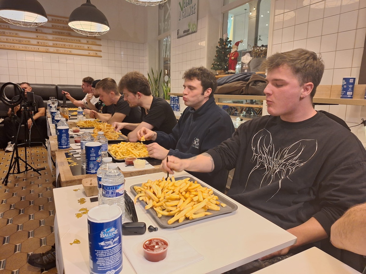 Steff (31) pakt wereldrecord friet eten: ‘Ik heb van tevoren 26 uur ...