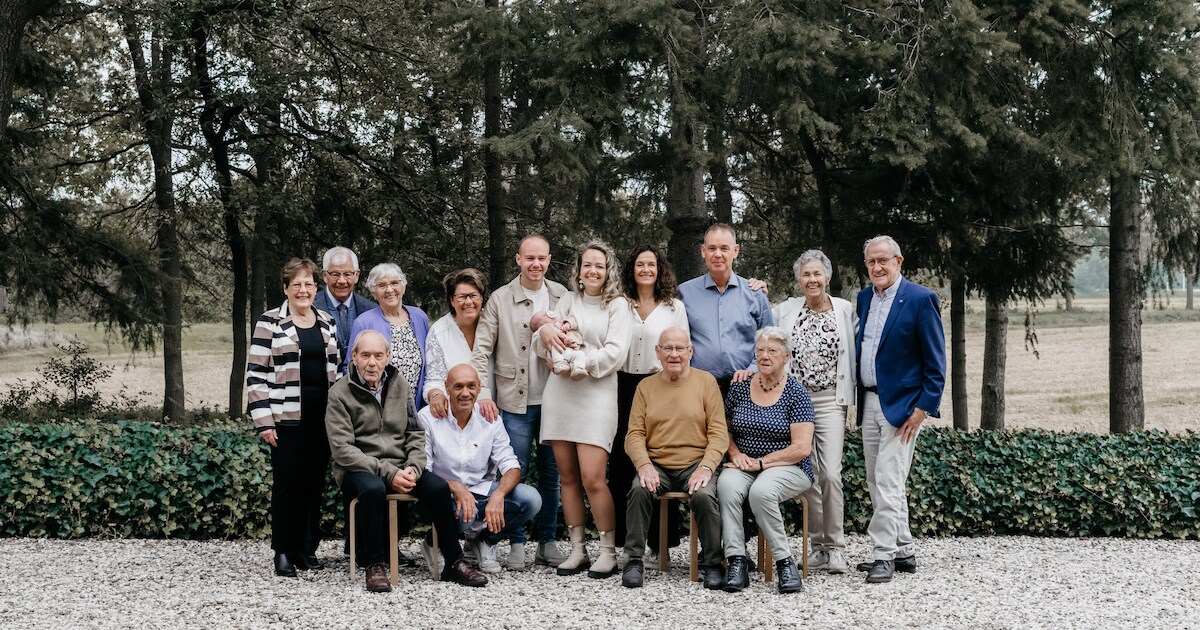 Baby Juule kan met alle overgrootouders op de foto: Hoe uniek is dat ...