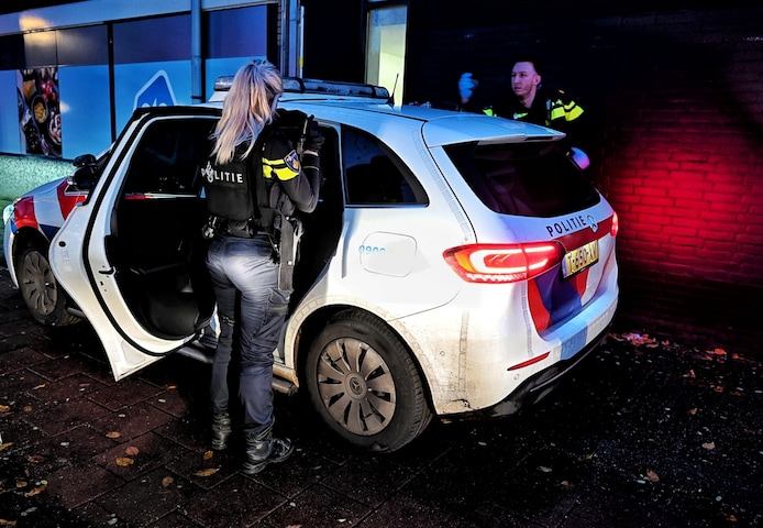 Man met schotwond aangetroffen in huis in Tilburg, politie houdt direct ...