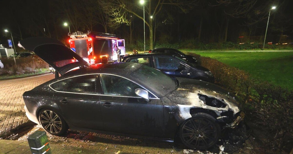 Eigenaar van dure Audi flink ontdaan na mogelijke brandstich­ting in ...