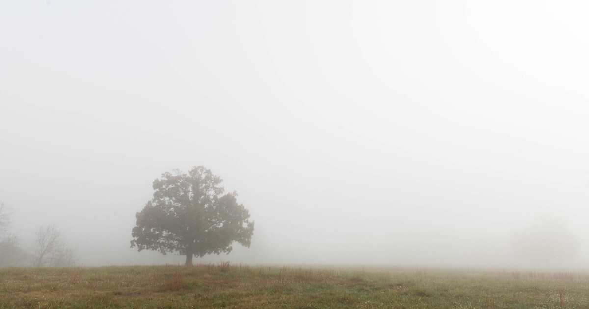 Bewolkt, grijs en druilerig in Loon op Zand in de nacht - Oozo.nl
