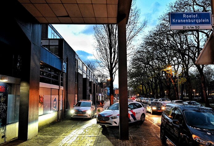 Man met schotwond aangetroffen in huis in Tilburg, politie houdt direct ...