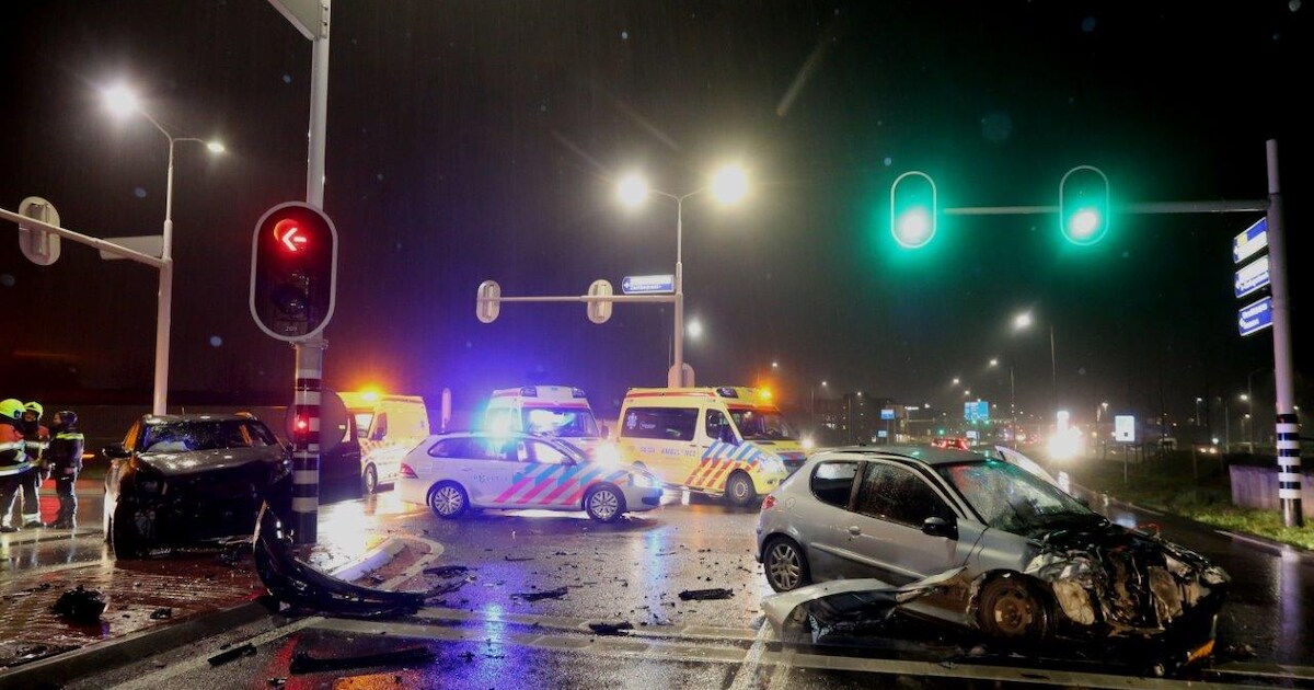 Zaltbommel wil na tientallen ongelukken onderzoek naar kruisingen N322 | Zaltbommel | bd.nl