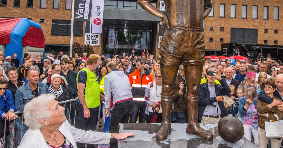 Onthulling standbeeld Jan van Roessel | Tilburg | BD.nl