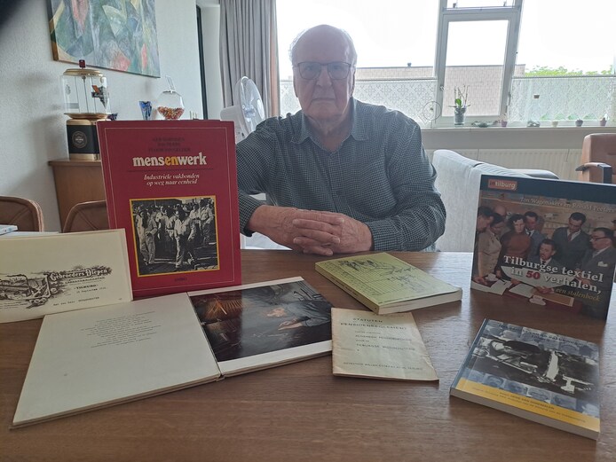 Arthur (85) zoekt cao-boekjes voor zijn verzameling: ‘Mijn vader was een echte vakbondsman, net ...