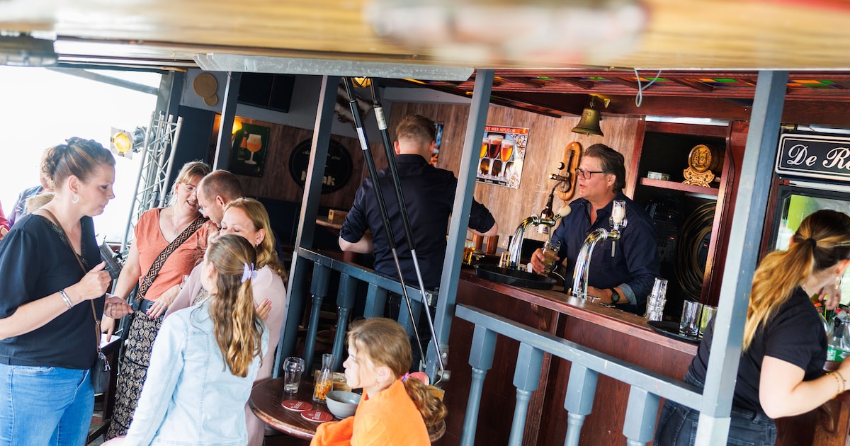 John Martens geniet als kastelein op wielen: van De Reuver in Alphen ...