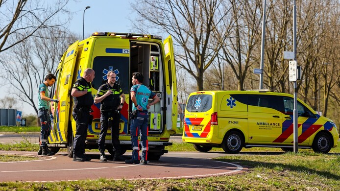 Oudere man kantelt met scootmobiel en komt hard terecht op fietspad in Den Bosch: traumaheli ...