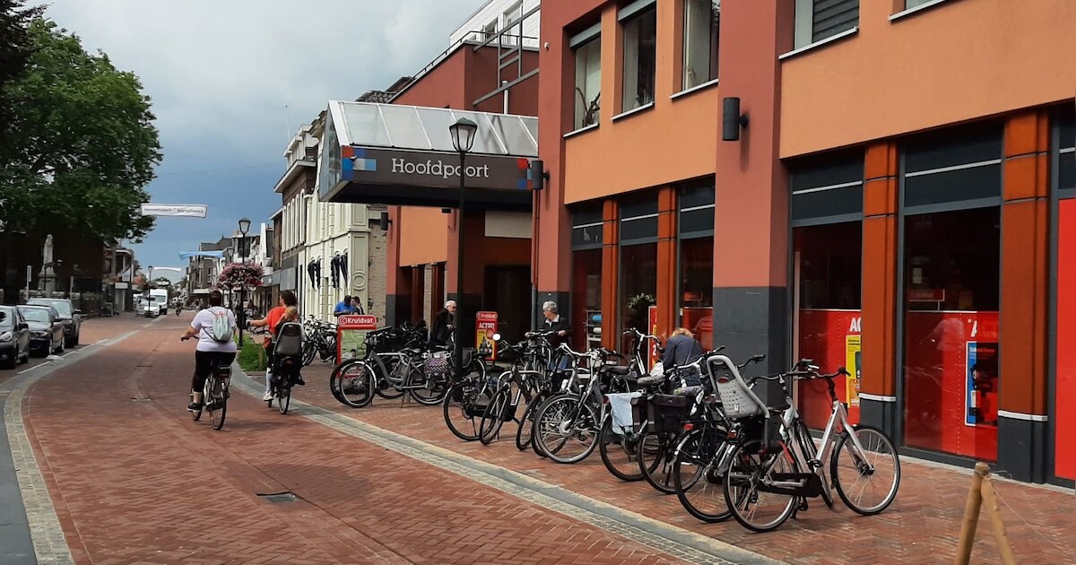 Kaatsheuvels winkelcentrum weg voor woningen? Verbolgen eigenaar roept ...
