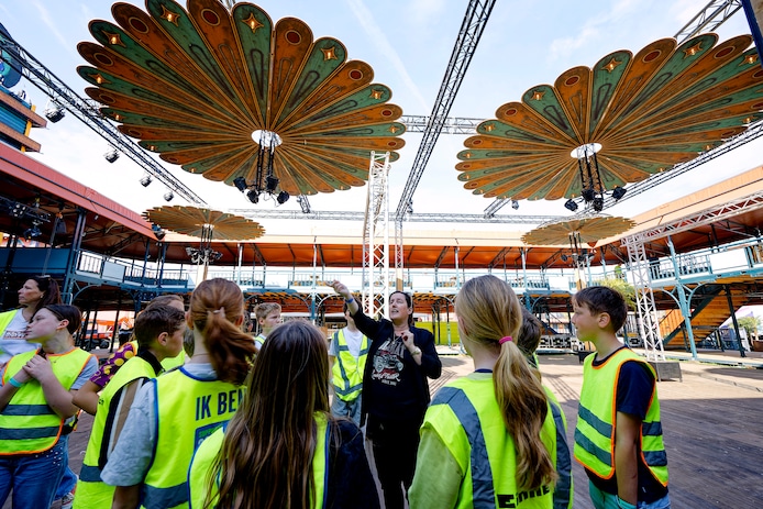 ‘In deze tent van Paaspop draait mijn oom, dj Deftige Dirk’; leerlingen ...