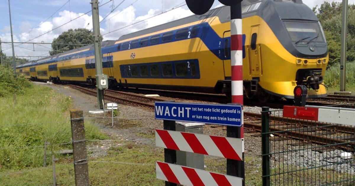 Aanrijding tussen trein en auto op overweg in Heerle, treinverkeer ...