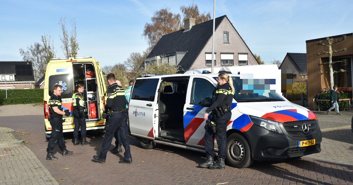 Verwarde man rijdt op hoge snelheid door Nederhemert, agenten ...