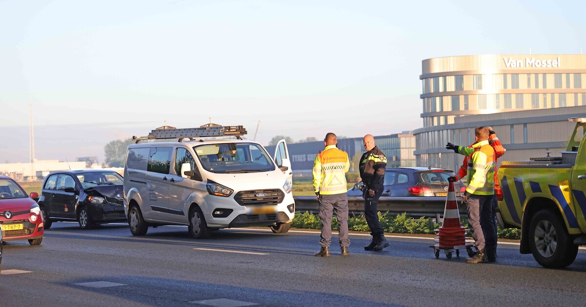 Ongeluk op A59 bij Waalwijk zorgt richting Den Bosch voor drukke ochtendspits | Waalwijk | bd.nl