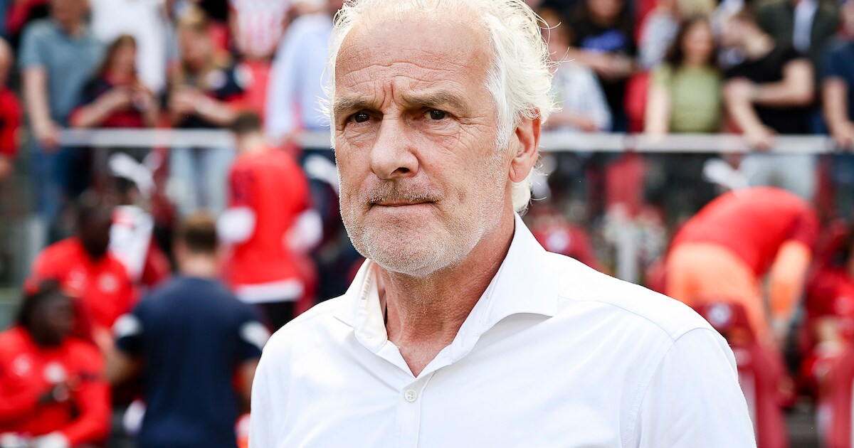 De staf van PSV gaat in de zomer op de schop: ook Fred Rutten vertrekt ...