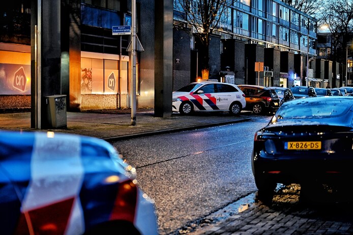 Man met schotwond aangetroffen in huis in Tilburg, politie houdt direct vrouw aan | Tilburg | bd.nl