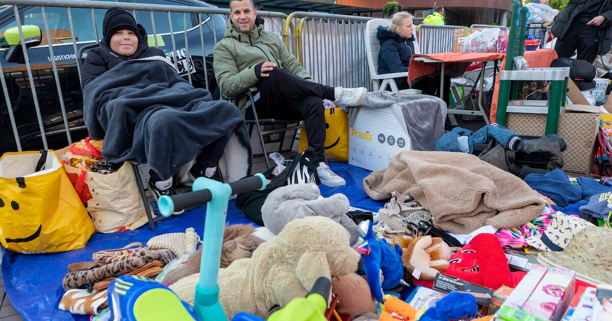 K-k-koude start op de vrijmarkt van Etten-Leur | Breda | bd.nl