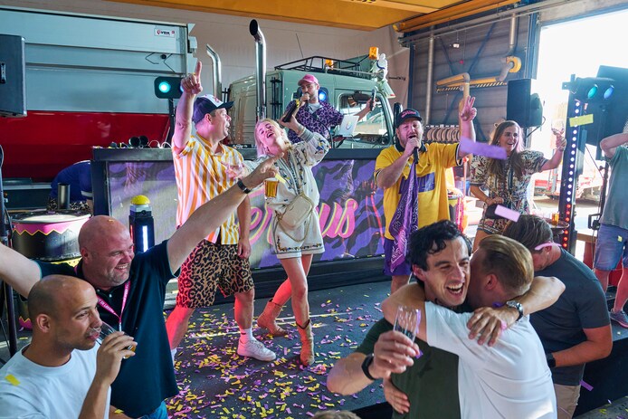 ‘Baila, Baila, Baila’ klinkt het op elk festival: Thomas, René, Milan ...