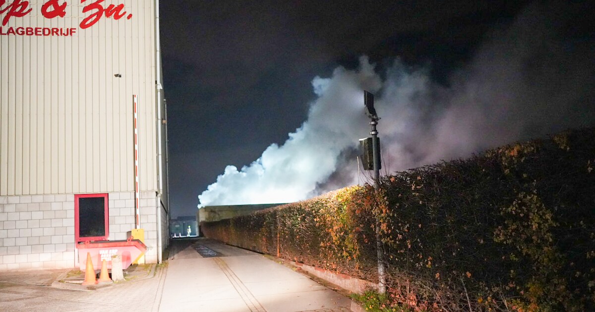 Veel rook bij brand in berg afval in Drunen | 112 nieuws Heusden | BD.nl